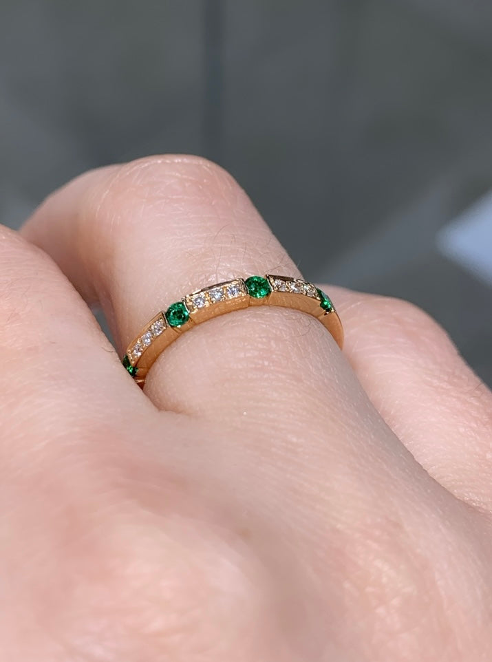 Alternating Diamond And Emerald Band Ring. – HANIKEN JEWELERS NEW-YORK