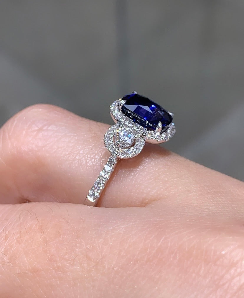 2.30ct Sapphire And Diamond Right Hand Ring – HANIKEN JEWELERS NEW-YORK